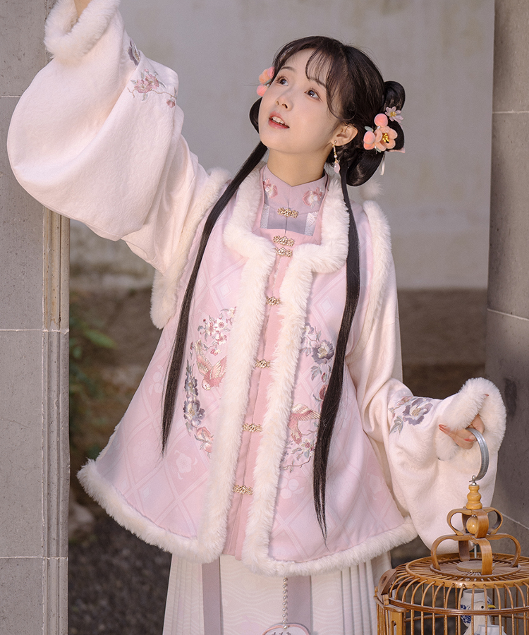 Winter Peach Embroidered Fleece Outfit Set– Peanut Butter